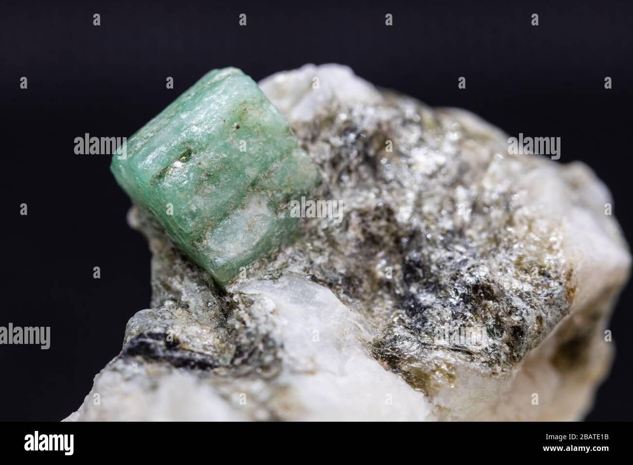 Raw emeralds hi-res stock photography and images - Alamy