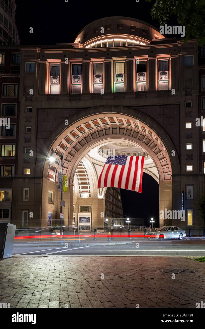 Arch Between Rowes Wharf Atlantic Ave Stock Photo - Alamy