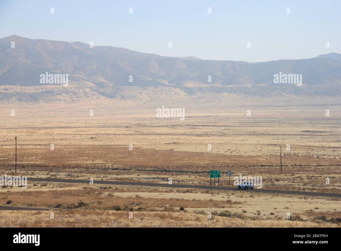 Empty road at the west hi-res stock photography and images - Alamy