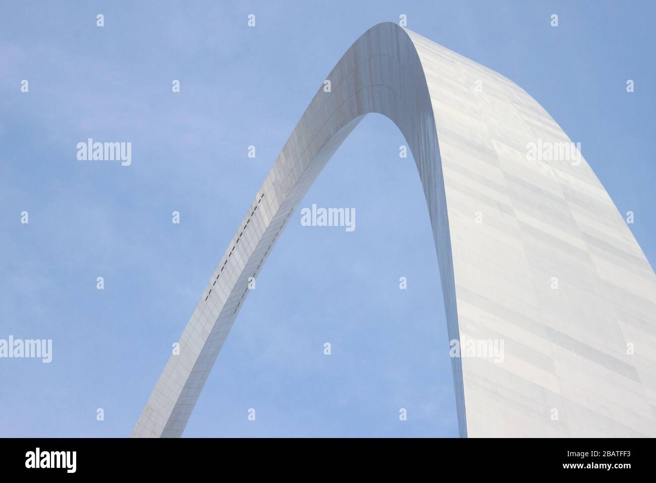 The Gateway Arch in Saint Louis, Missouri, USA in a clear Blue Sky ...