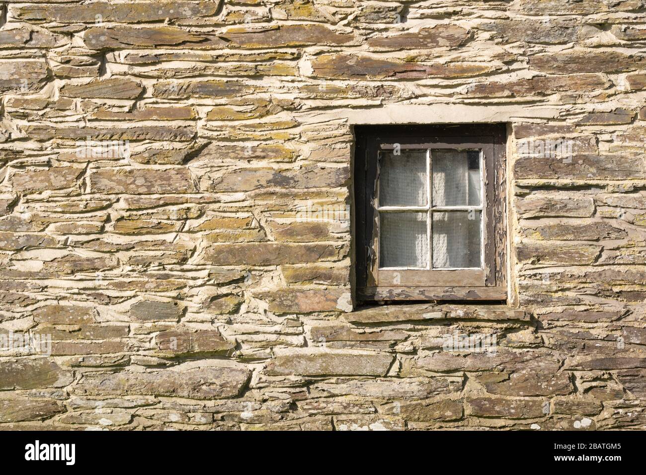 Square window hi-res stock photography and images - Alamy