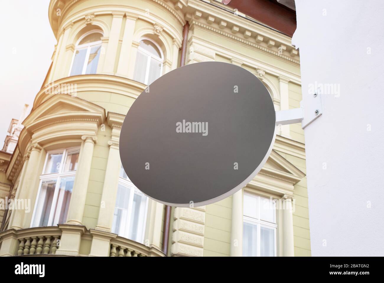 Round signage hi-res stock photography and images - Alamy