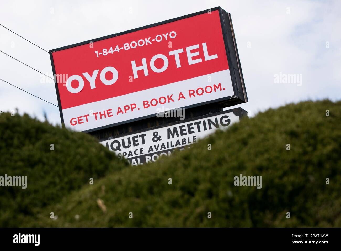 Hotel Rooms Sign High Resolution Stock Photography and Images - Alamy