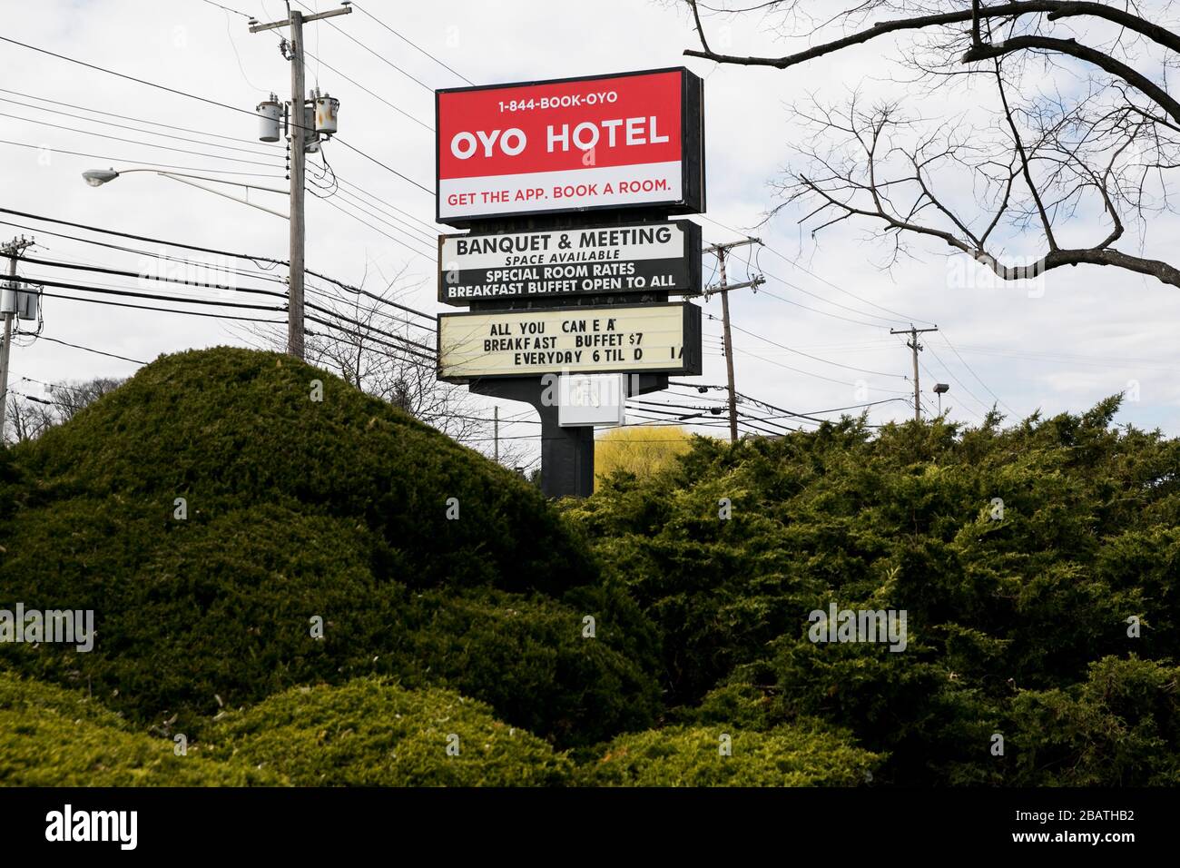Hotel Rooms Sign High Resolution Stock Photography and Images - Alamy