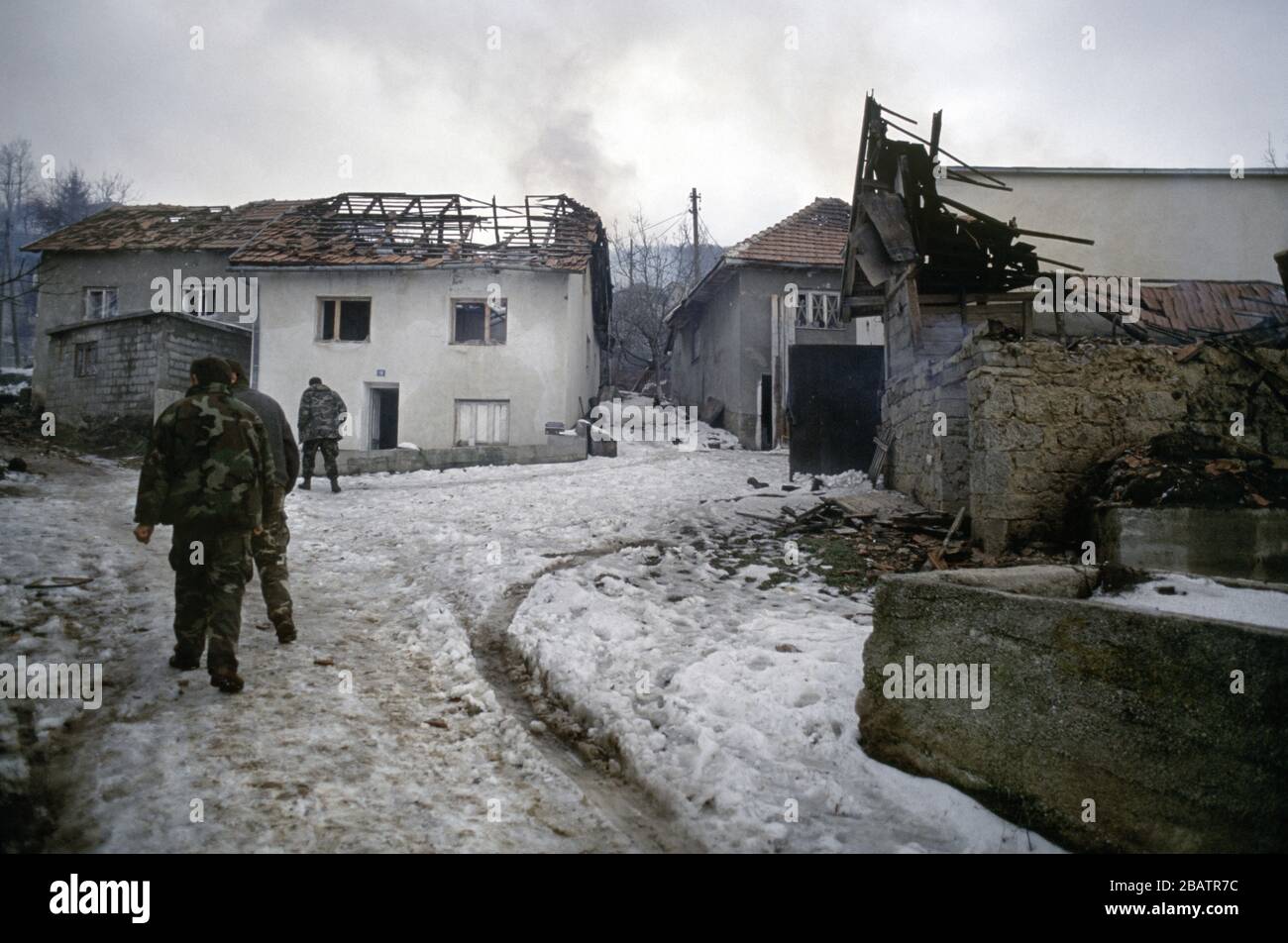 Prozor rama hi-res stock photography and images - Alamy