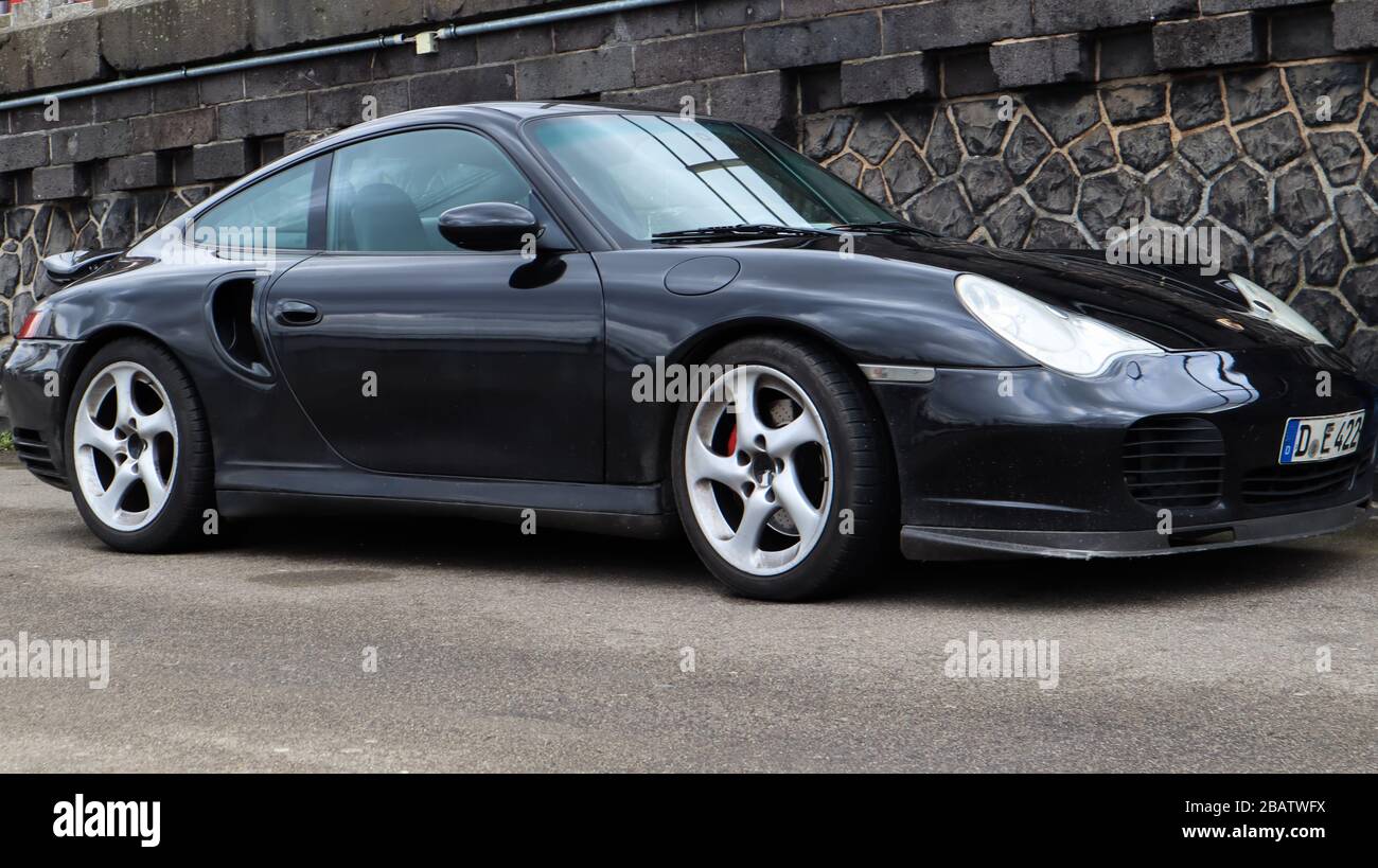 Porsche 911 side view hi-res stock photography and images - Alamy