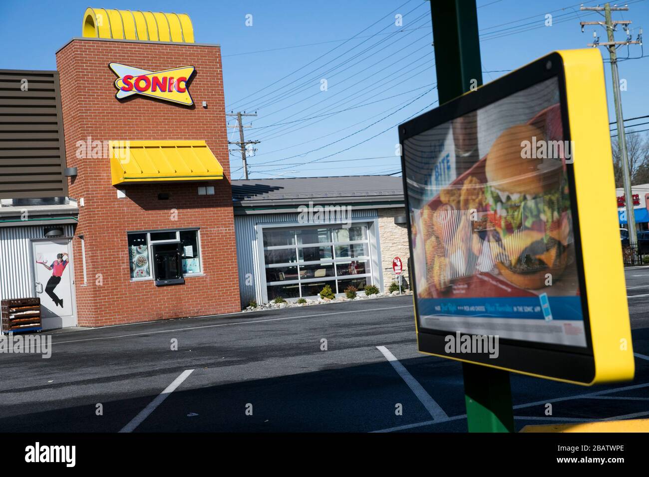 Sonic restaurant logo hi-res stock photography and images - Alamy