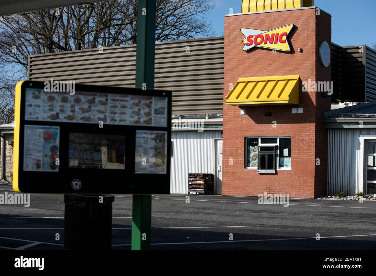 Sonic restaurant logo hi-res stock photography and images - Alamy