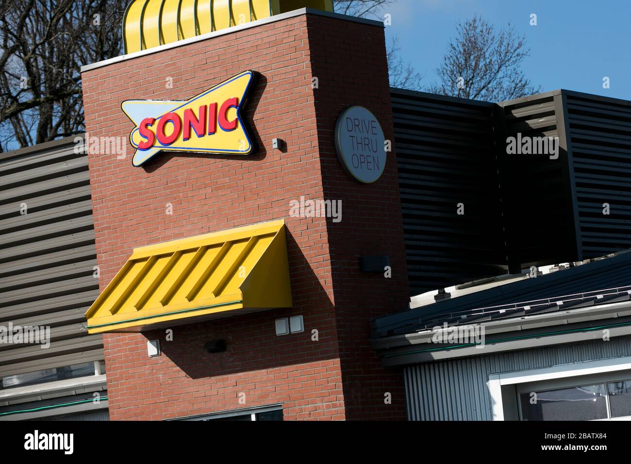 Sonic restaurant logo hi-res stock photography and images - Alamy