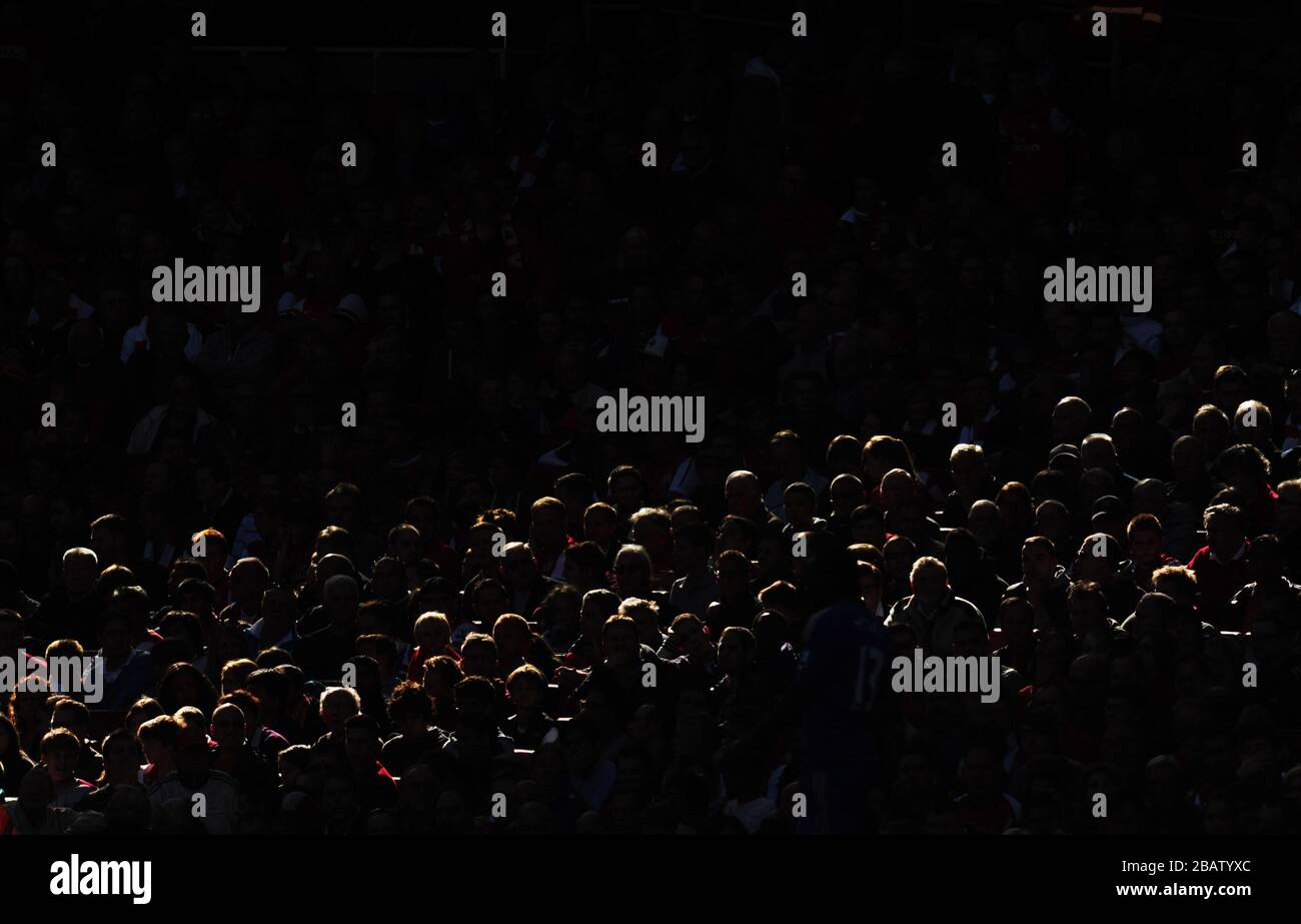 Arsenal fans hi-res stock photography and images - Alamy
