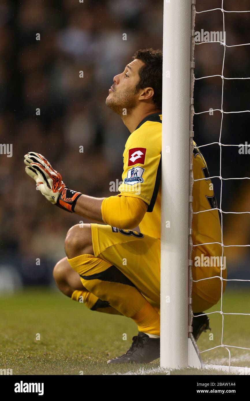Queens park goalkeeper hi-res stock photography and images - Alamy
