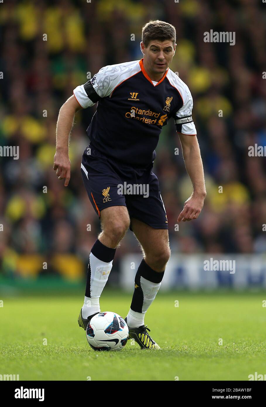 Football steven gerrard hi-res stock photography and images - Alamy