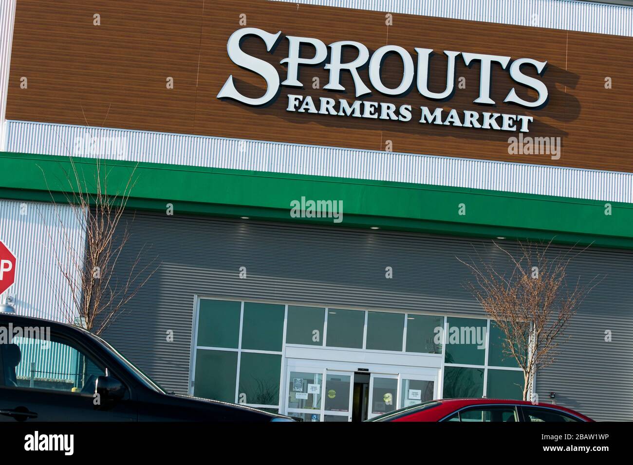 Sprouts grocery store logo hi-res stock photography and images - Alamy