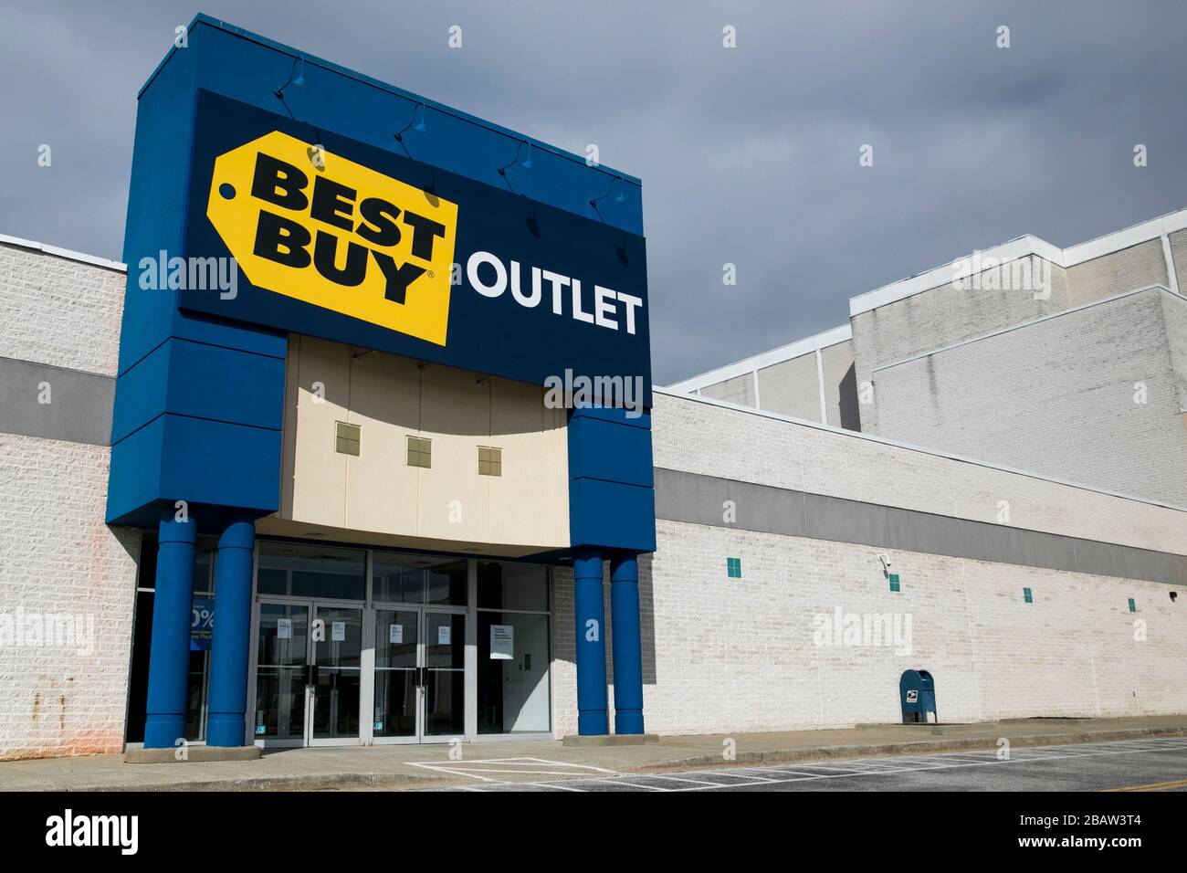 Best buy storefront hi-res stock photography and images - Alamy