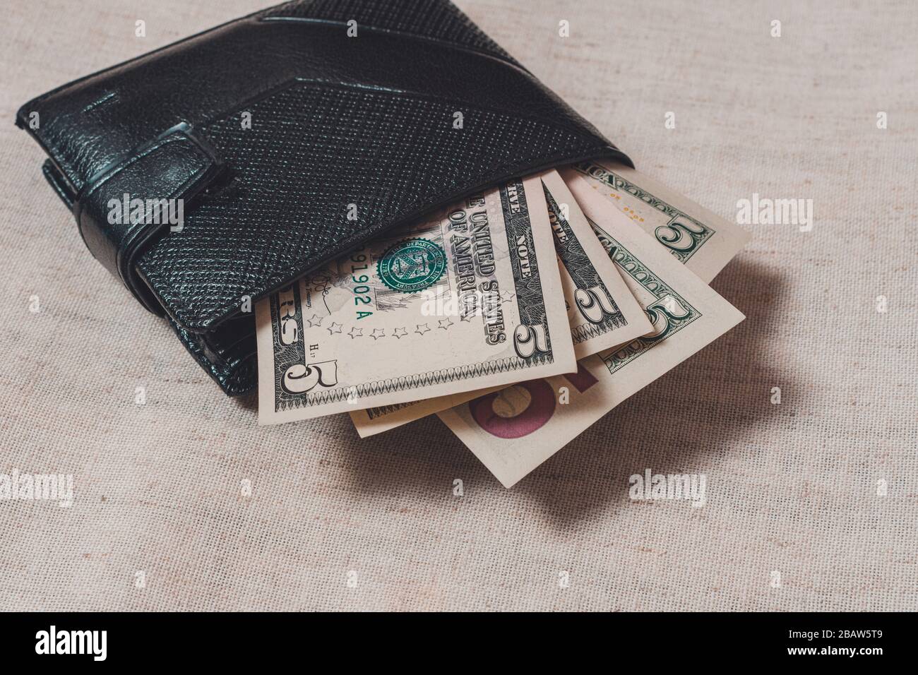 5 euro in wallet hi-res stock photography and images - Alamy