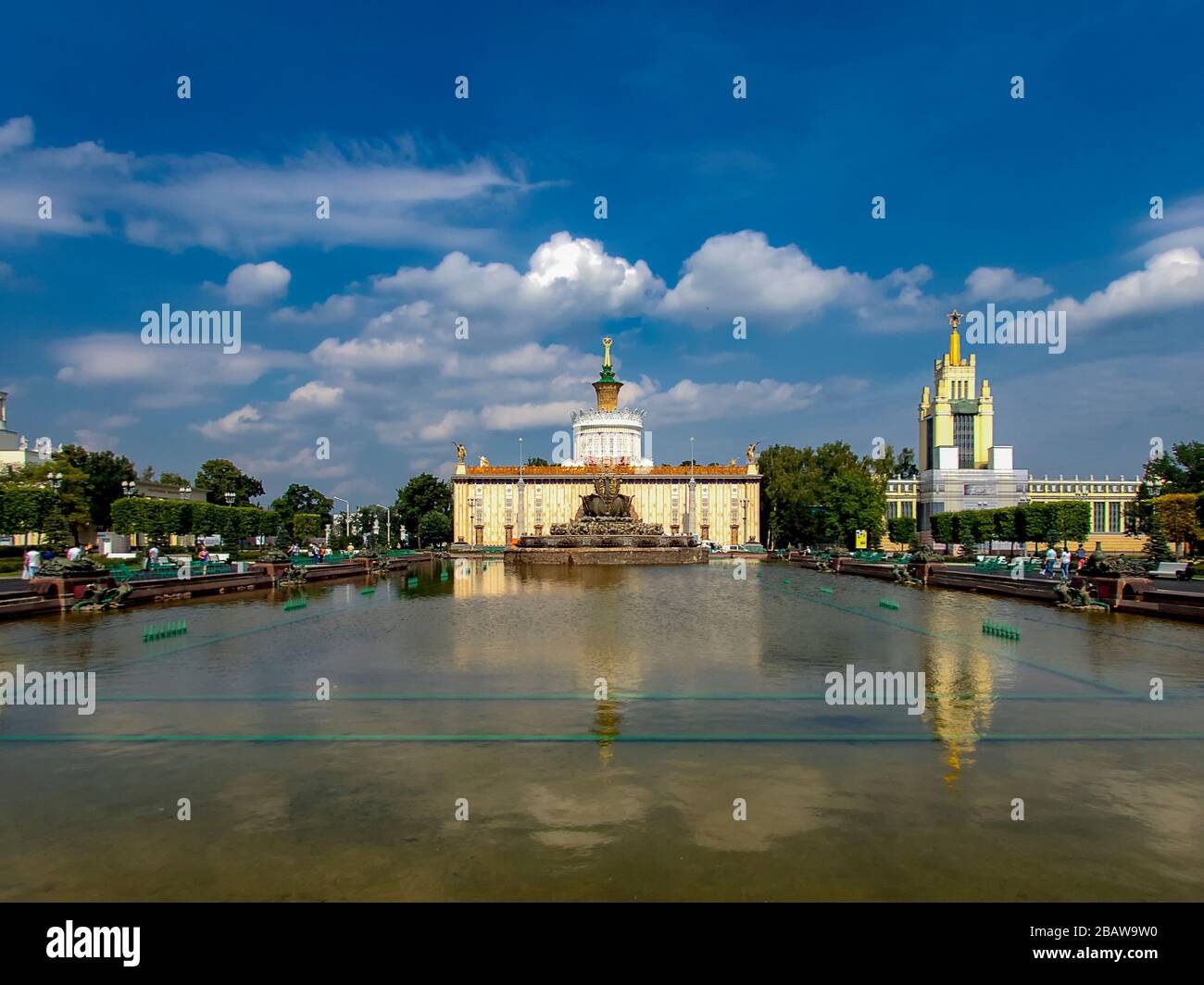 Stone flower fountain hi-res stock photography and images - Alamy