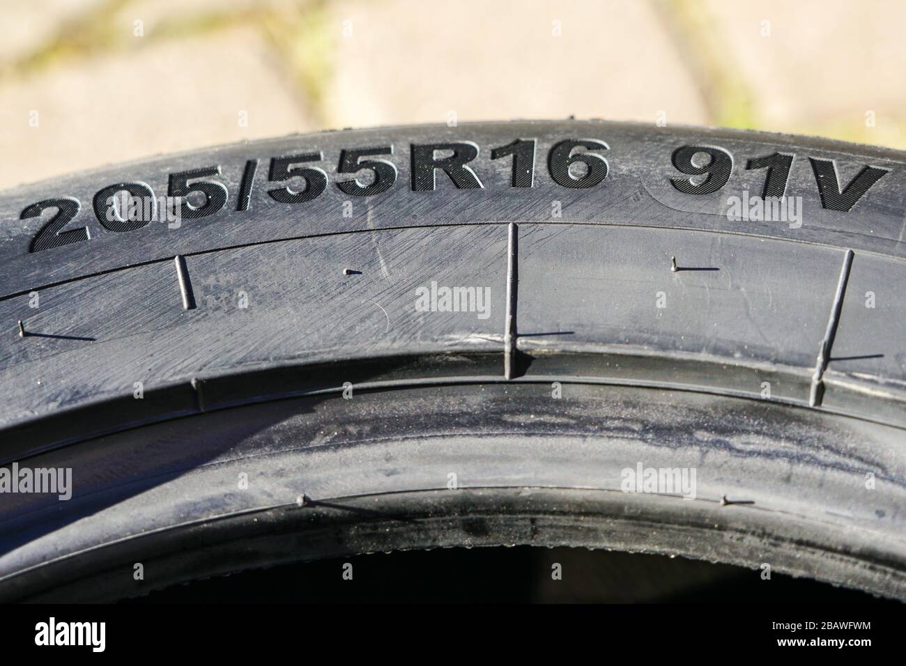 Side view of tire with tire width, height and wheel diameter ...