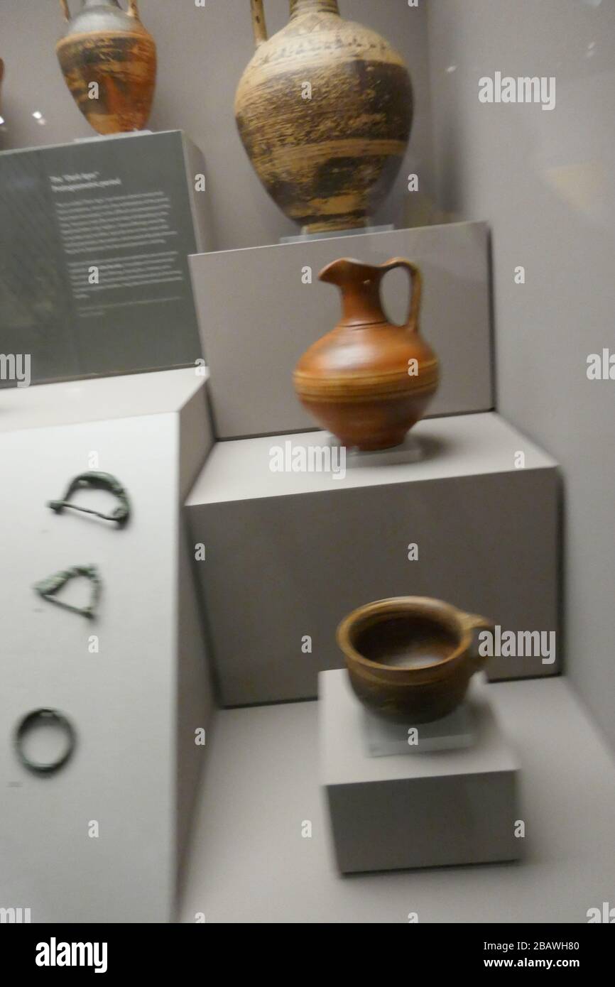 Cycladic pottery hi-res stock photography and images - Alamy