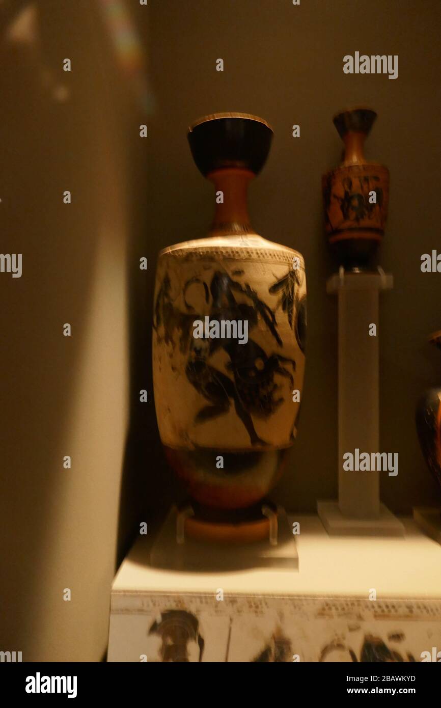 Cycladic pottery hi-res stock photography and images - Alamy