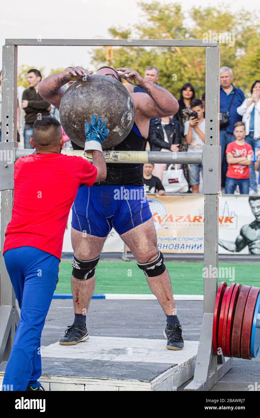 Strongman truck hi-res stock photography and images - Alamy