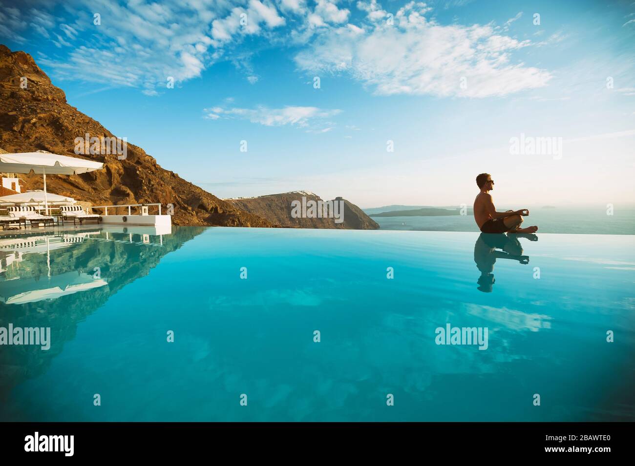 Infinity pool santorini hi-res stock photography and images - Alamy