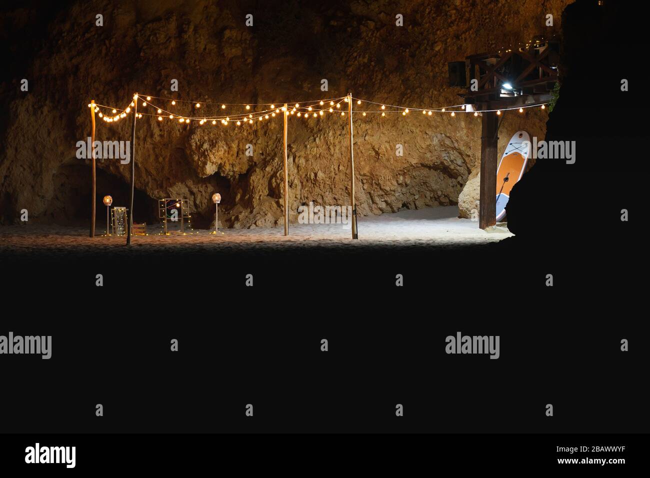 open air cinema with projector on the beach Stock Photo - Alamy