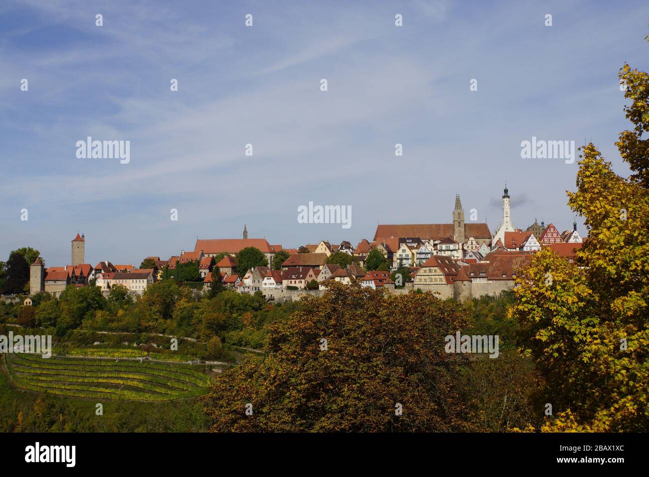 Panoramablick von der Stadtmauer auf den nördlichen Teil der Stadt ...
