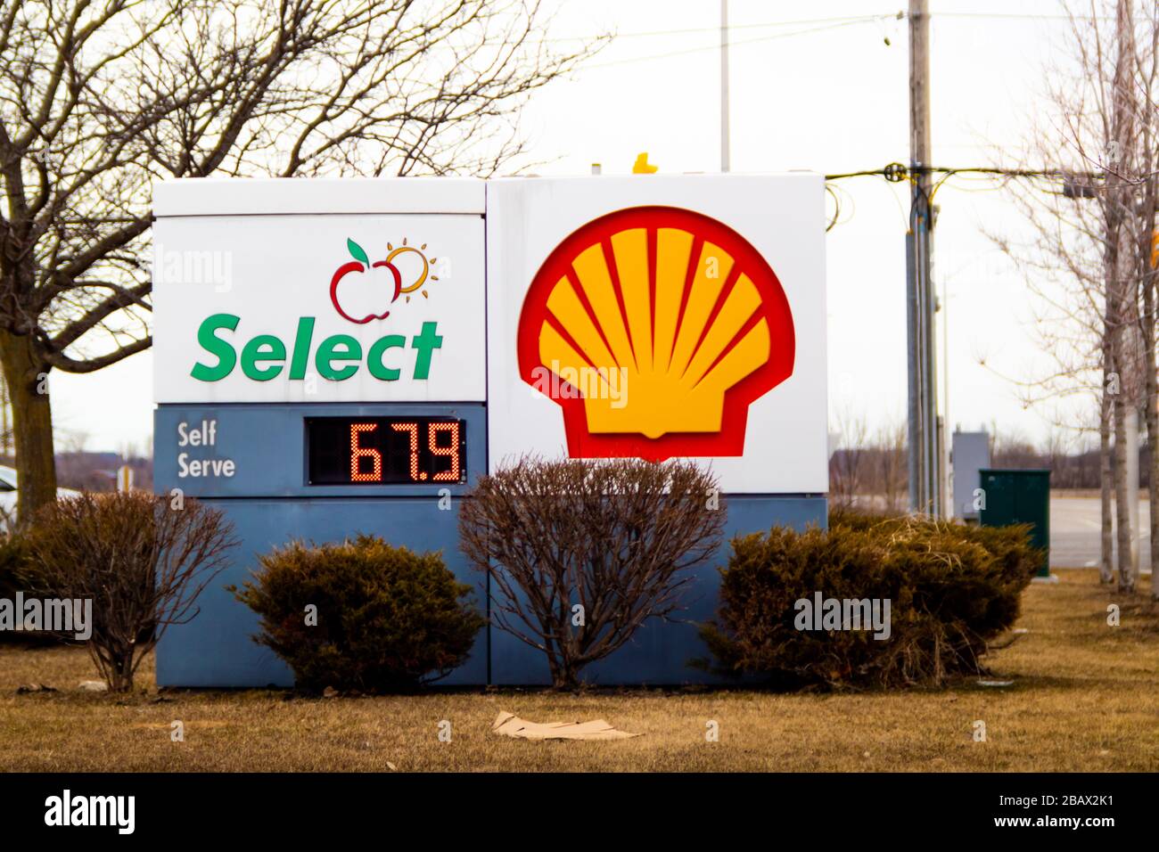 Low gas price at Shell station in March 2020, during the coronavirus ...