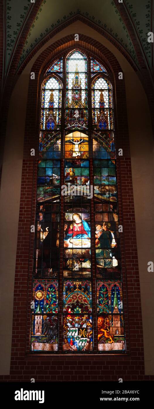 Kunstvolle Kirchenfenster im Schweriner Dom, Schwerin, Mecklenburg-Vorpommern, Deutschland Stock ...