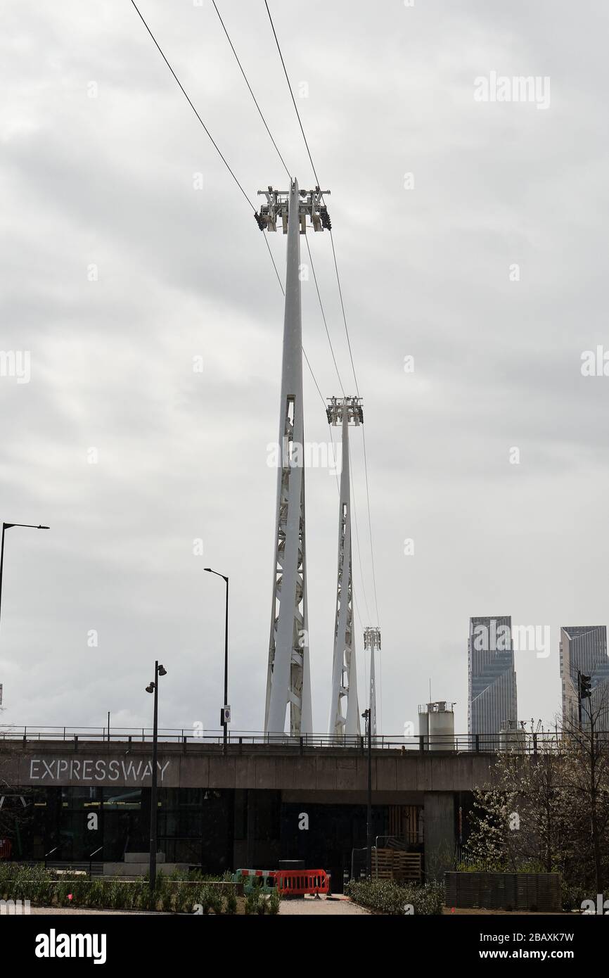 Emirates airline cable cars hi-res stock photography and images - Alamy