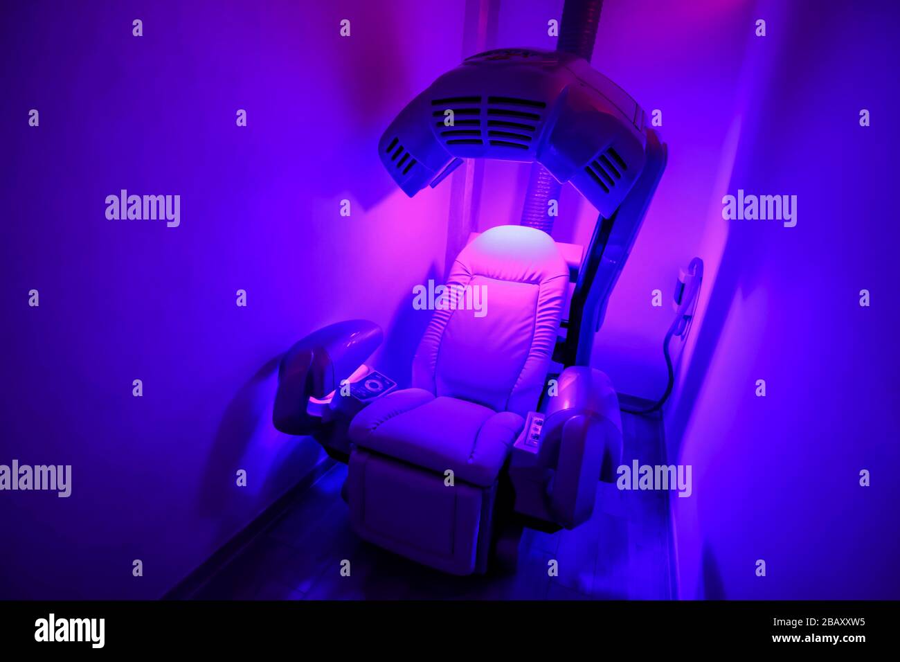 body tanning machine with sunlight lamps Stock Photo - Alamy