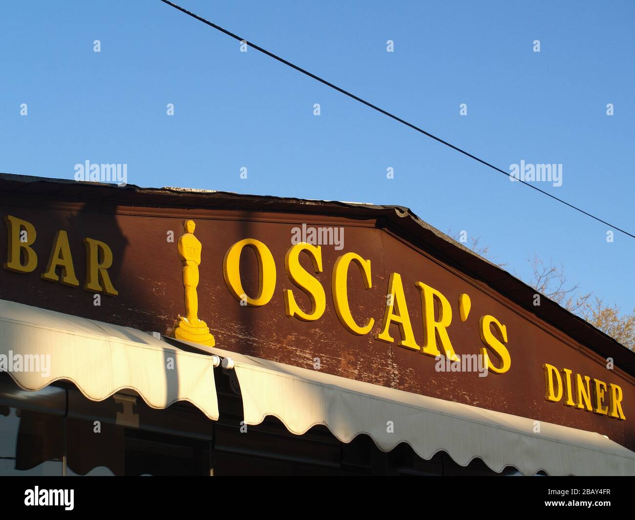 One of the busiest and best bars in Roda, Corfu, Oscars Bar provides an ...