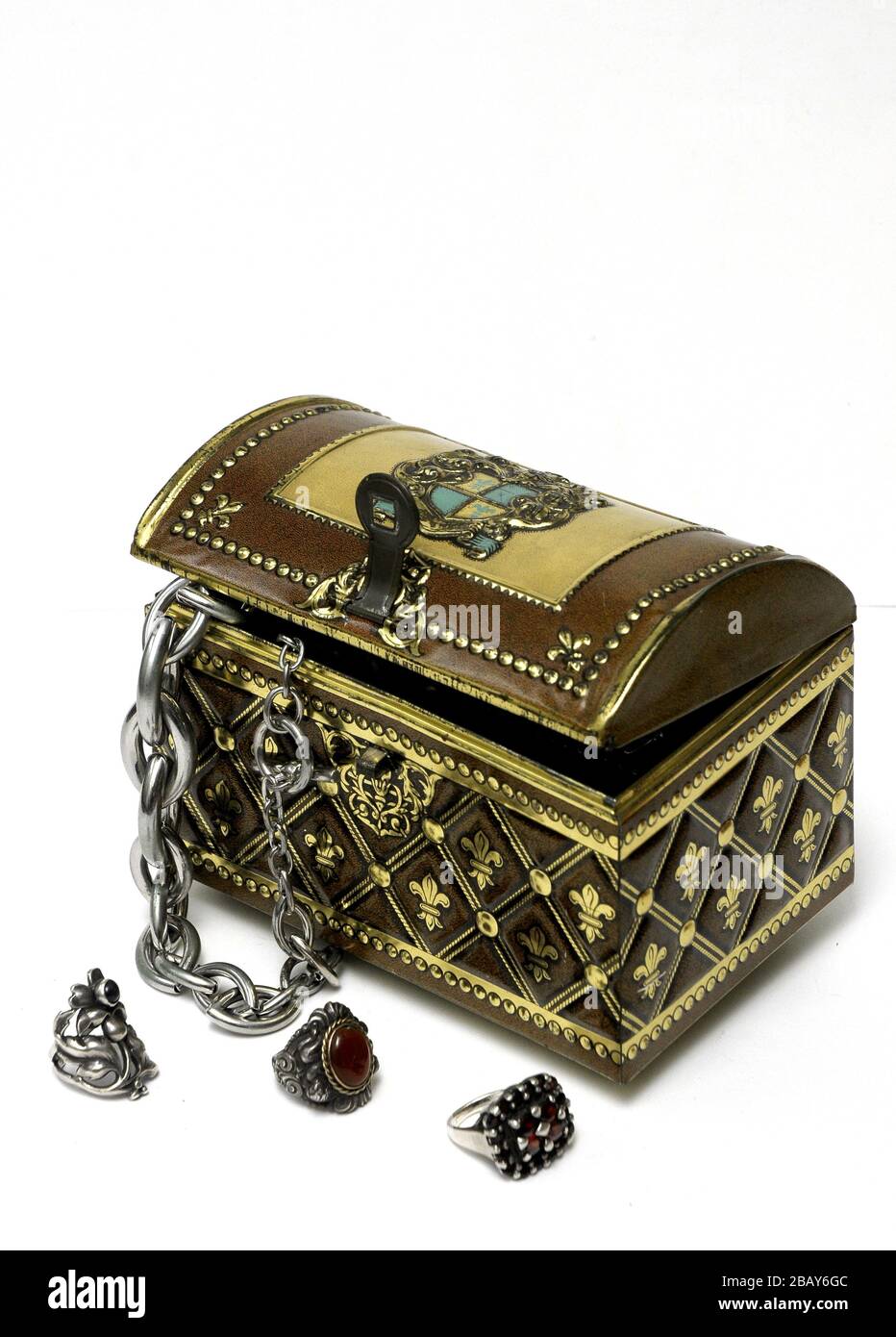 Box treasure chest jewels hi-res stock photography and images - Alamy