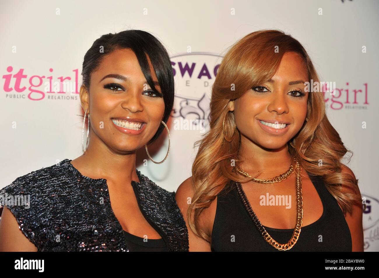 Singer Teairra Mari (L) and guest attending the NEYO pre-VMA party at ...