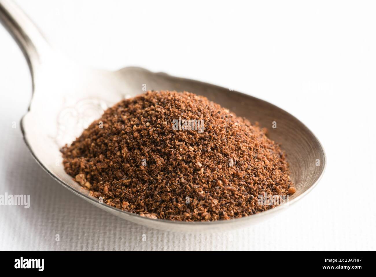 Ground Cloves on Vintage Spoon Stock Photo - Alamy