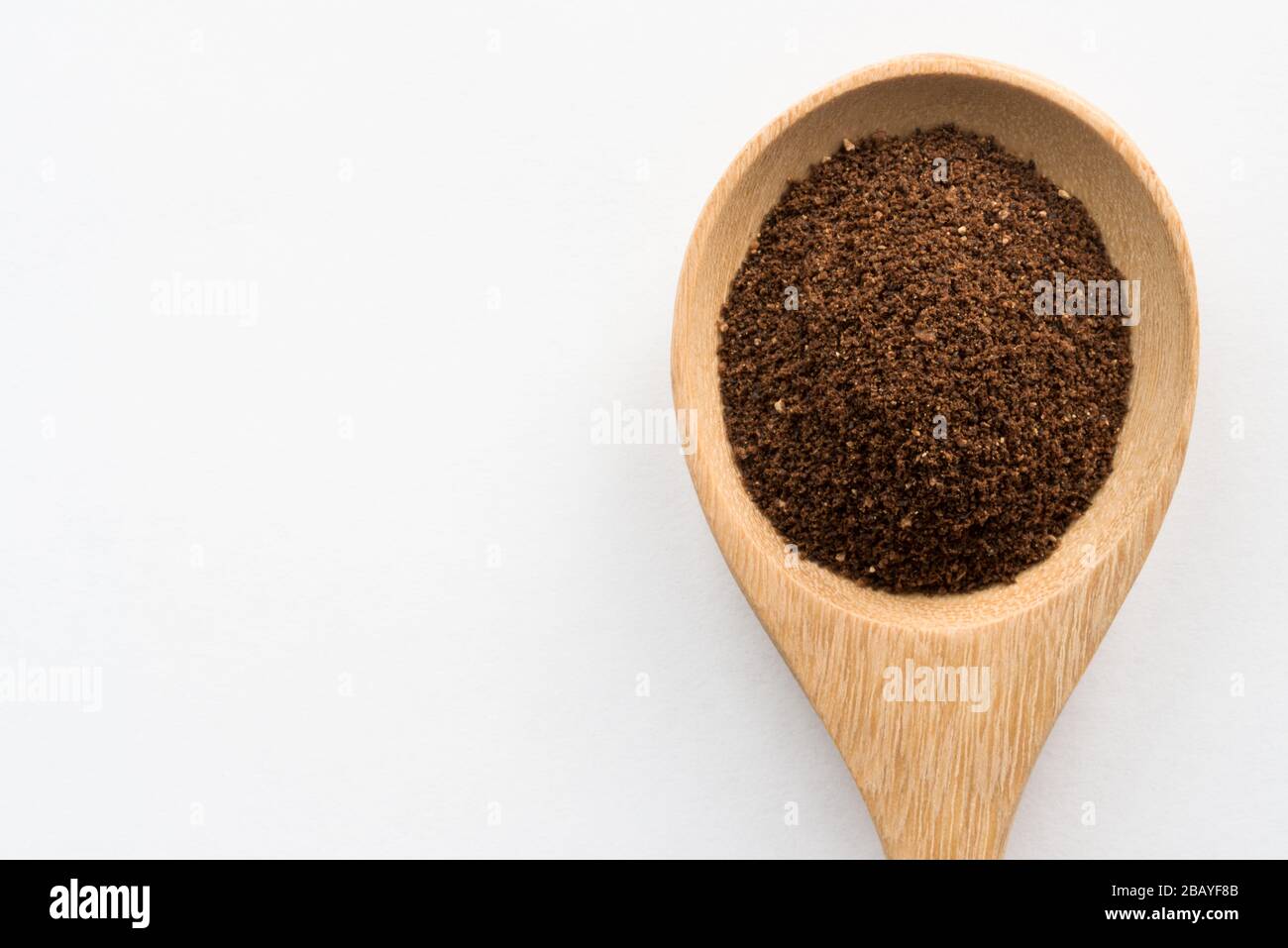 Ground Cloves on a Wood Spoon Stock Photo - Alamy