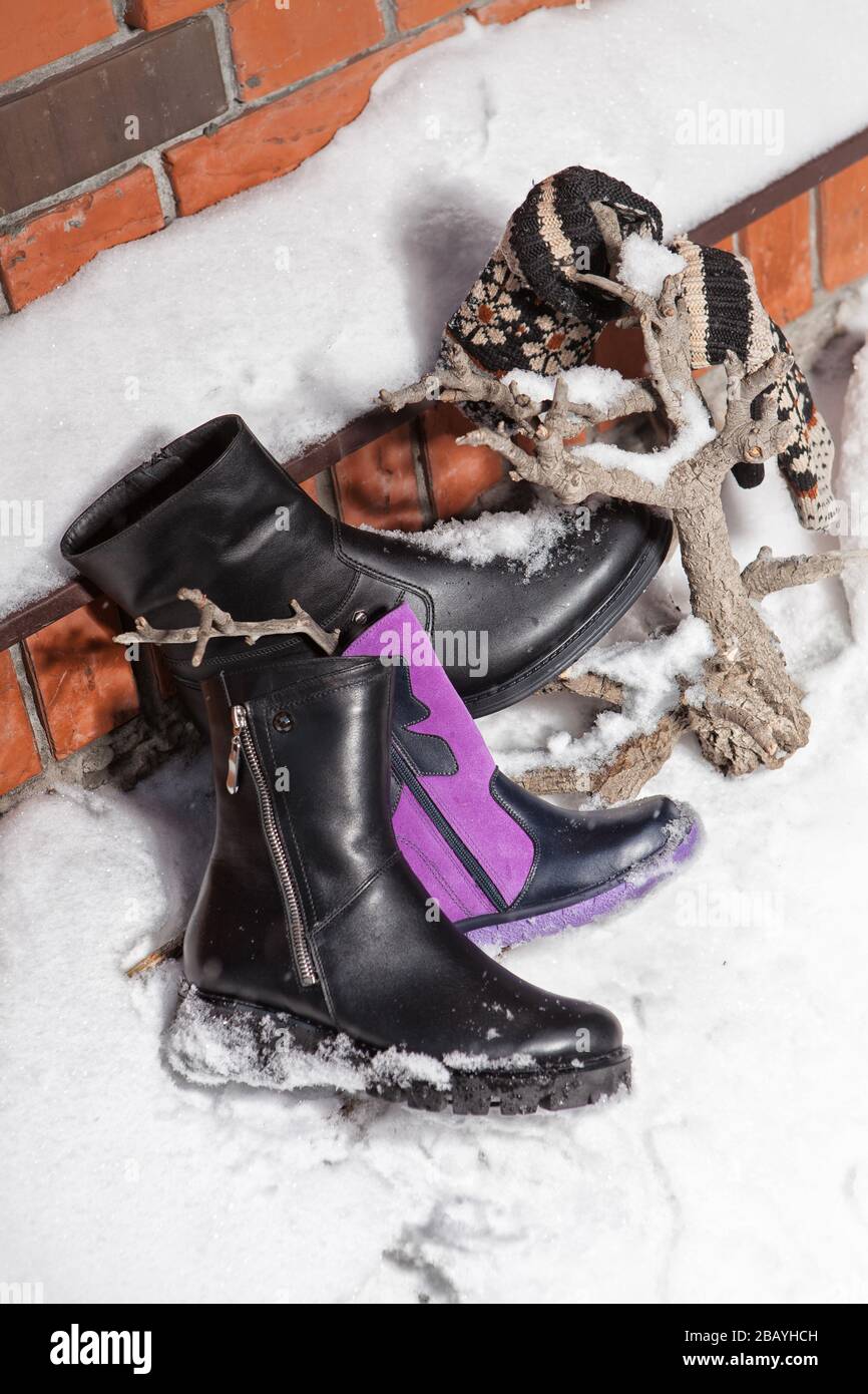 Old fashioned snow shoes hi-res stock photography and images - Alamy