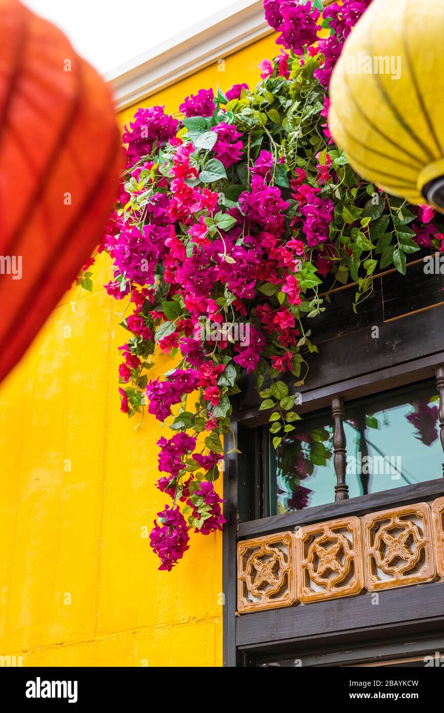 Traditional vietnamese house hi-res stock photography and images - Alamy