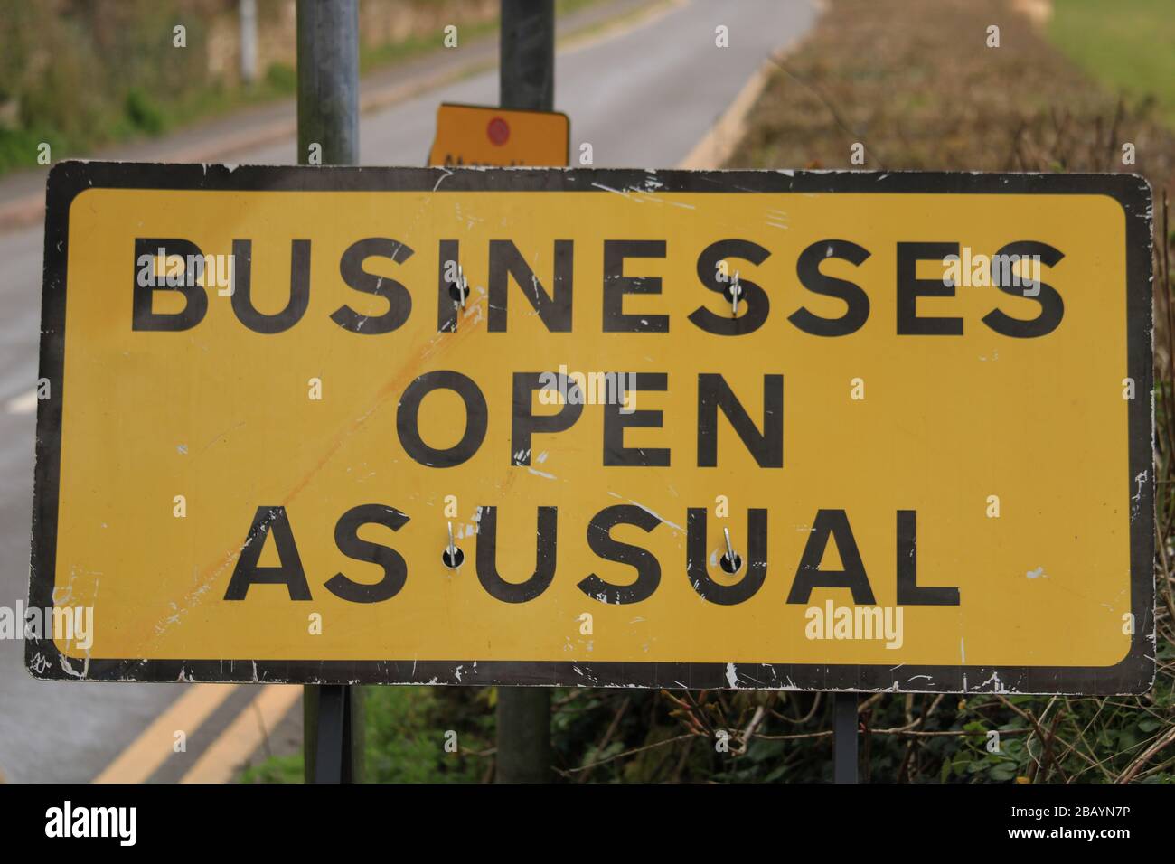 Open as usual sign hi-res stock photography and images - Alamy