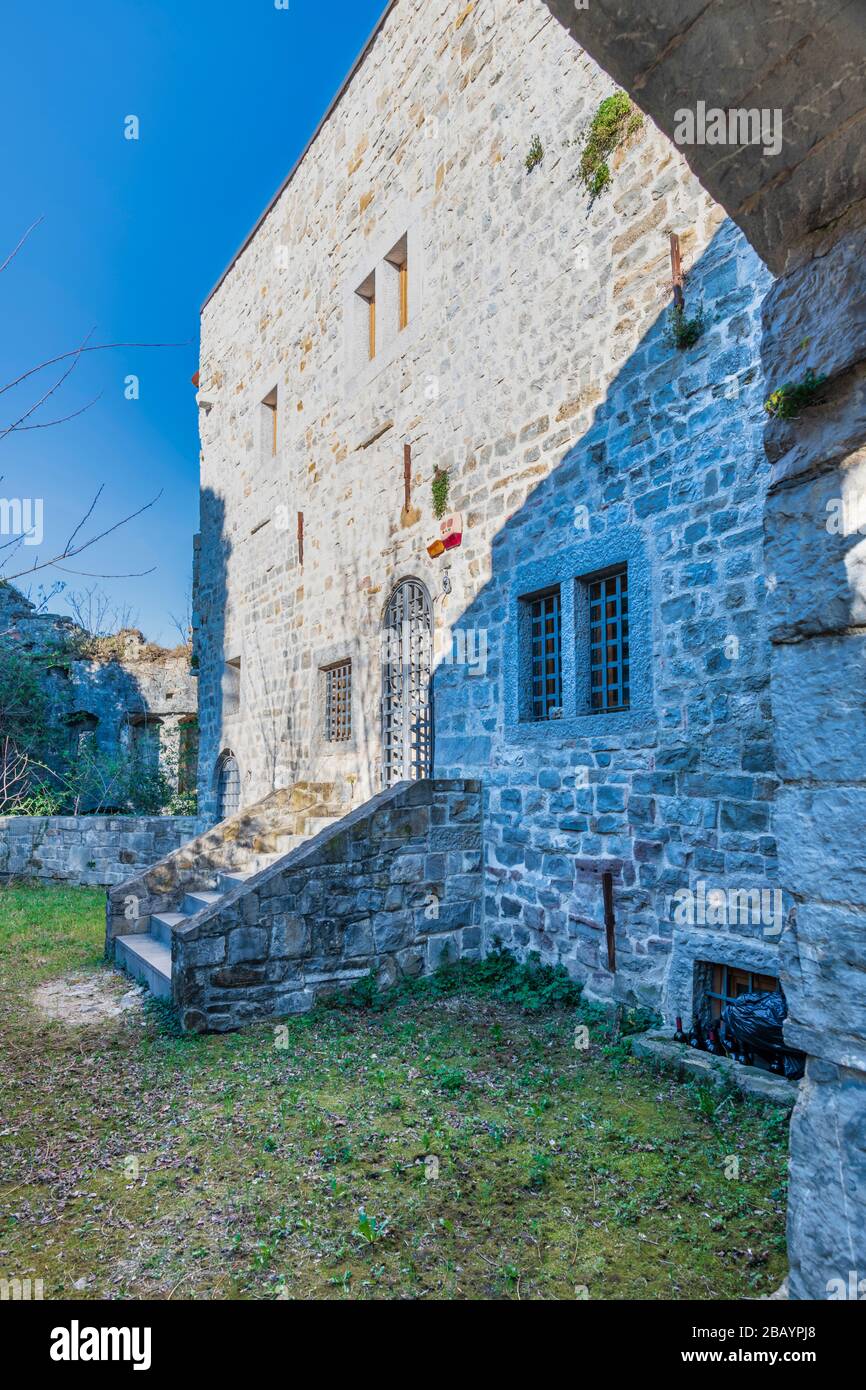 Castles and ruins. Medieval manors of the Zucco and Cucagna family ...