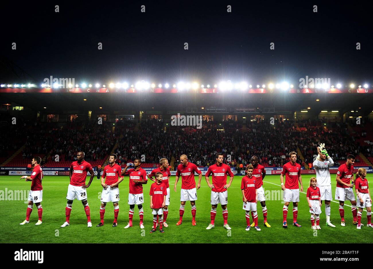 Charlton athletic players line up hi-res stock photography and images ...