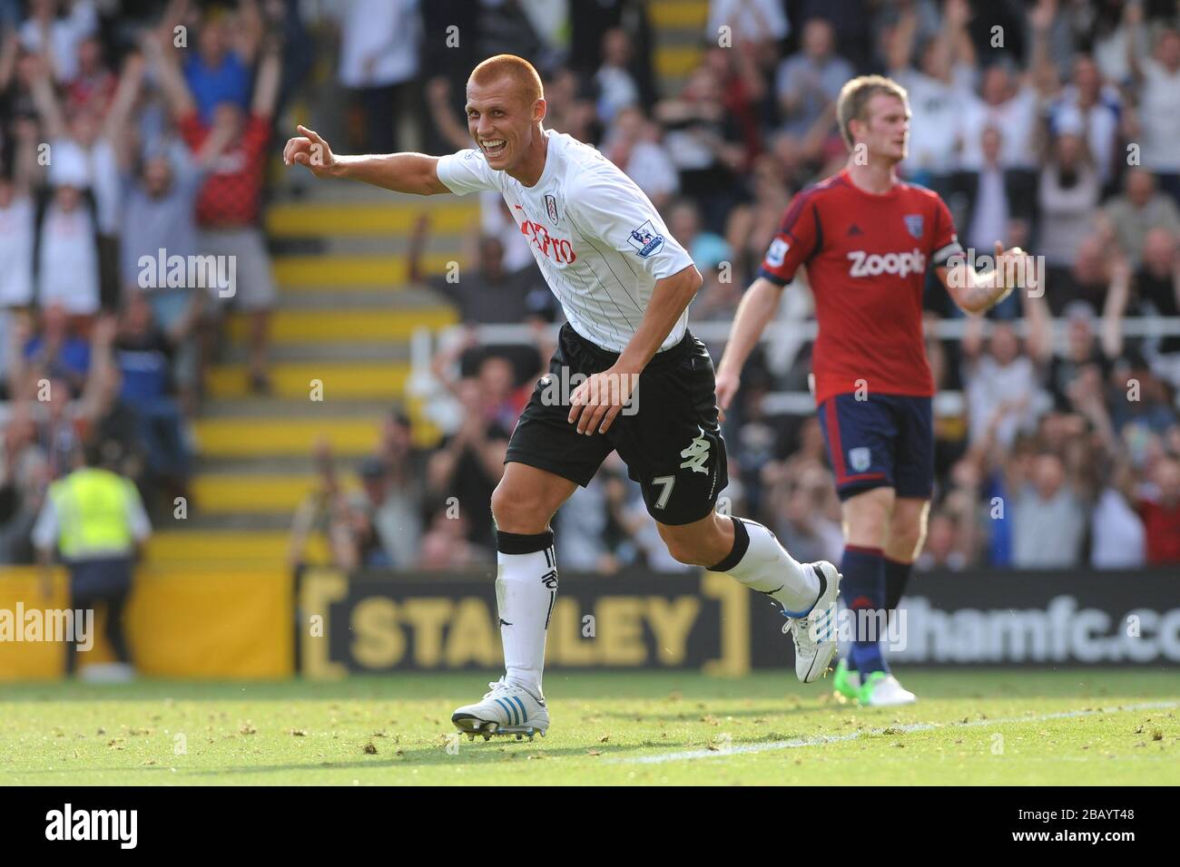 Fulham's Steve Sidwell celebrates his goal Stock Photo - Alamy