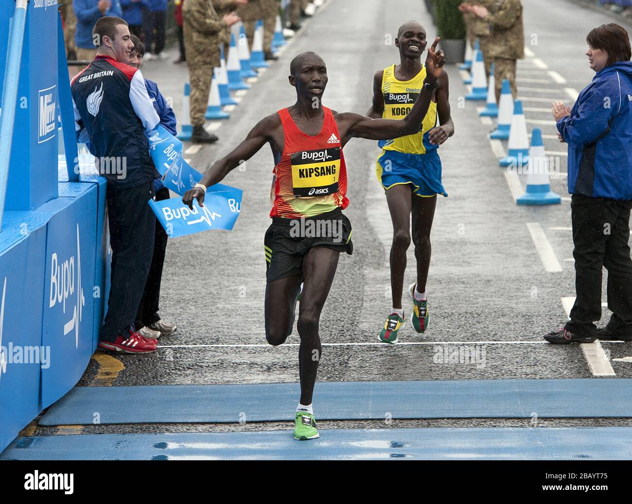 Kenya's Wilson Kipsang wins the 2012 Bupa Great North Run Stock Photo ...