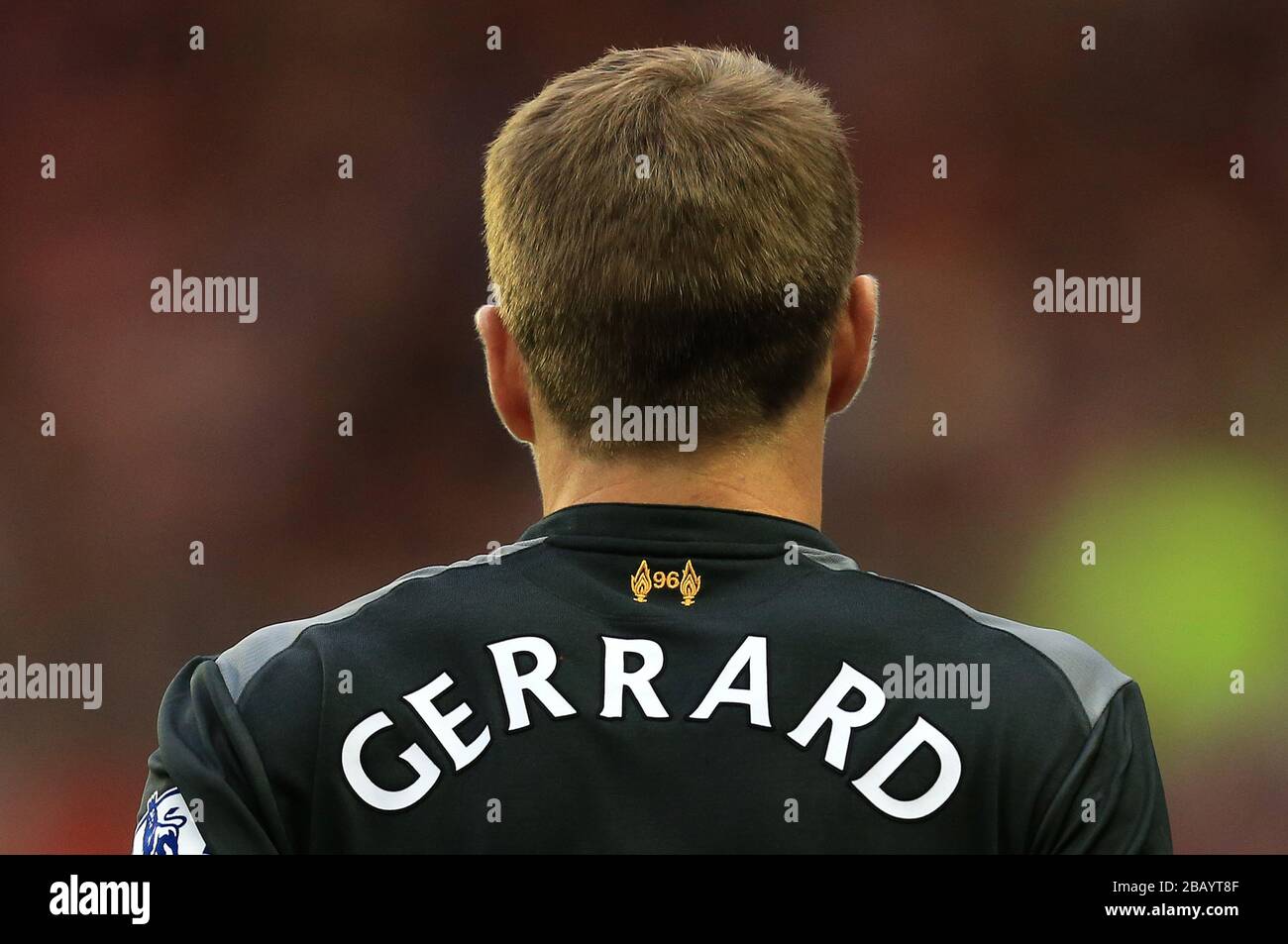 Steven gerrard shirt number hi-res stock photography and images - Alamy