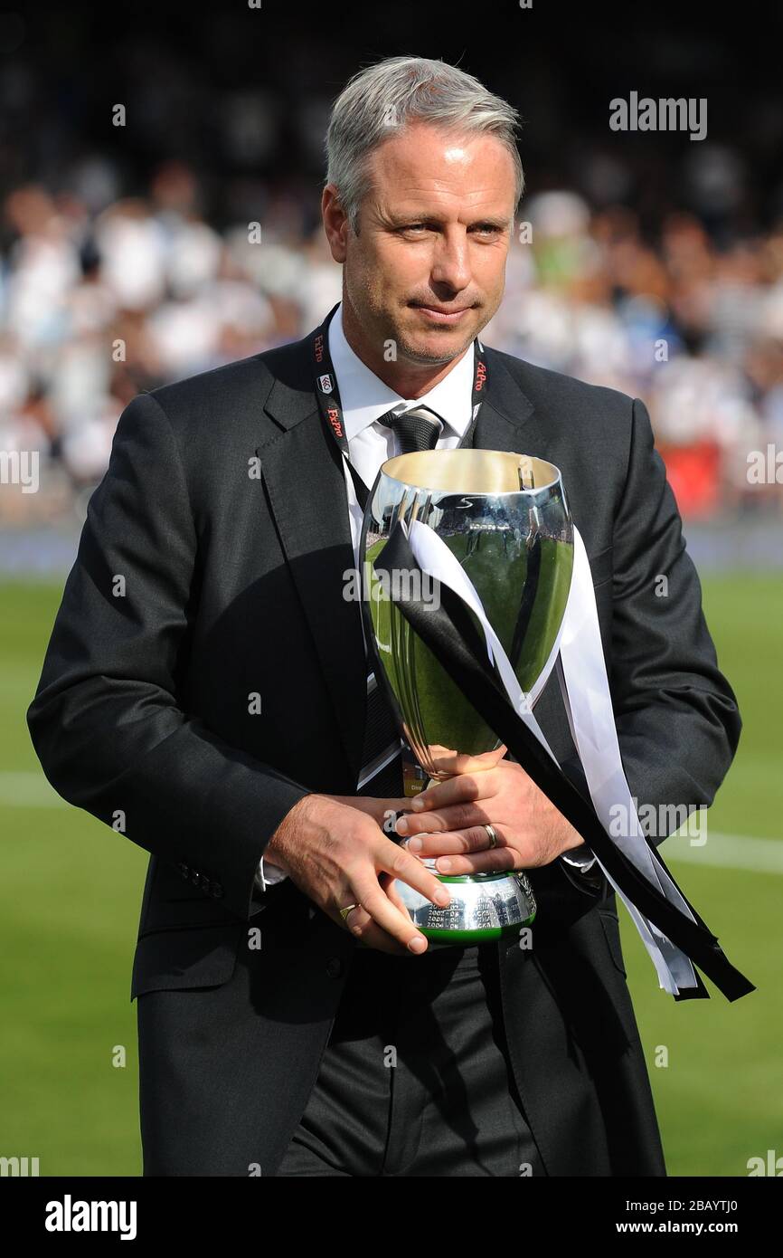 Fulham academy coach Kit Symons with the U18 trophy Stock Photo - Alamy