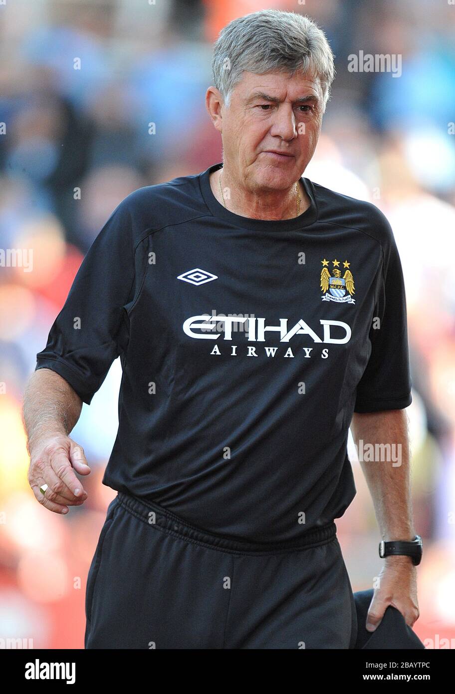 Manchester city assistant manager brian kidd hi-res stock photography ...