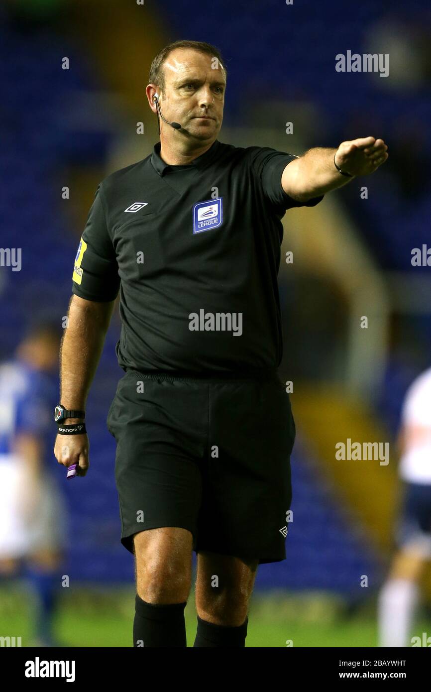Match referee carl boyeson hi-res stock photography and images - Alamy