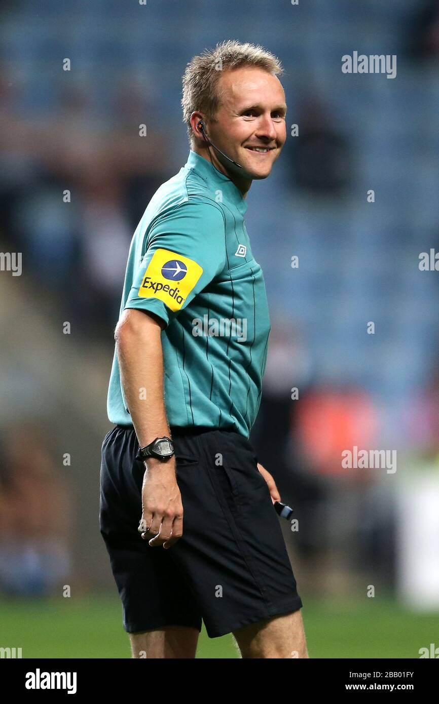 Referee Oliver Langford Stock Photo - Alamy