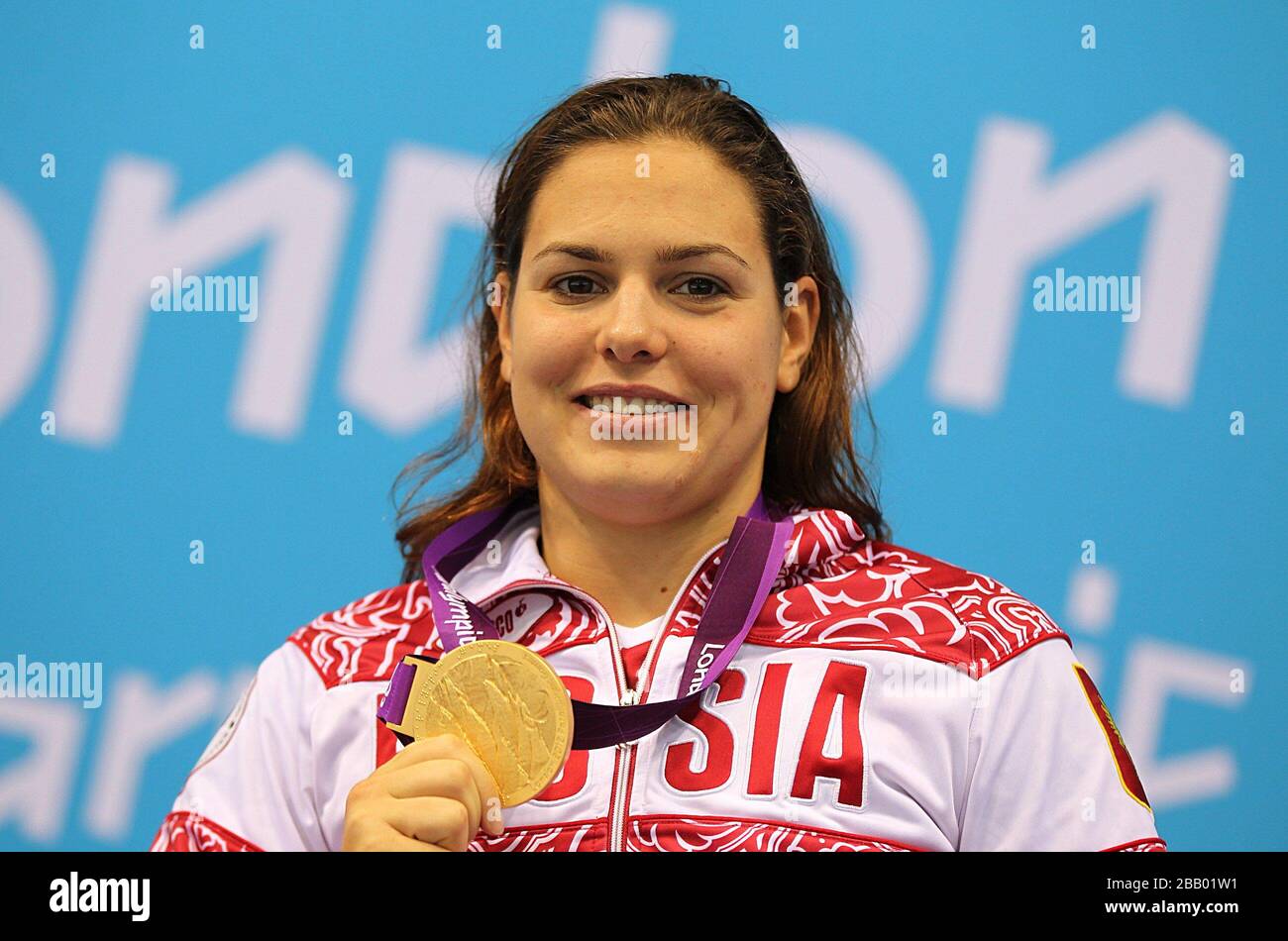 Russia's Oxana Savchenko celebrates with her Gold Medal for the Women's ...