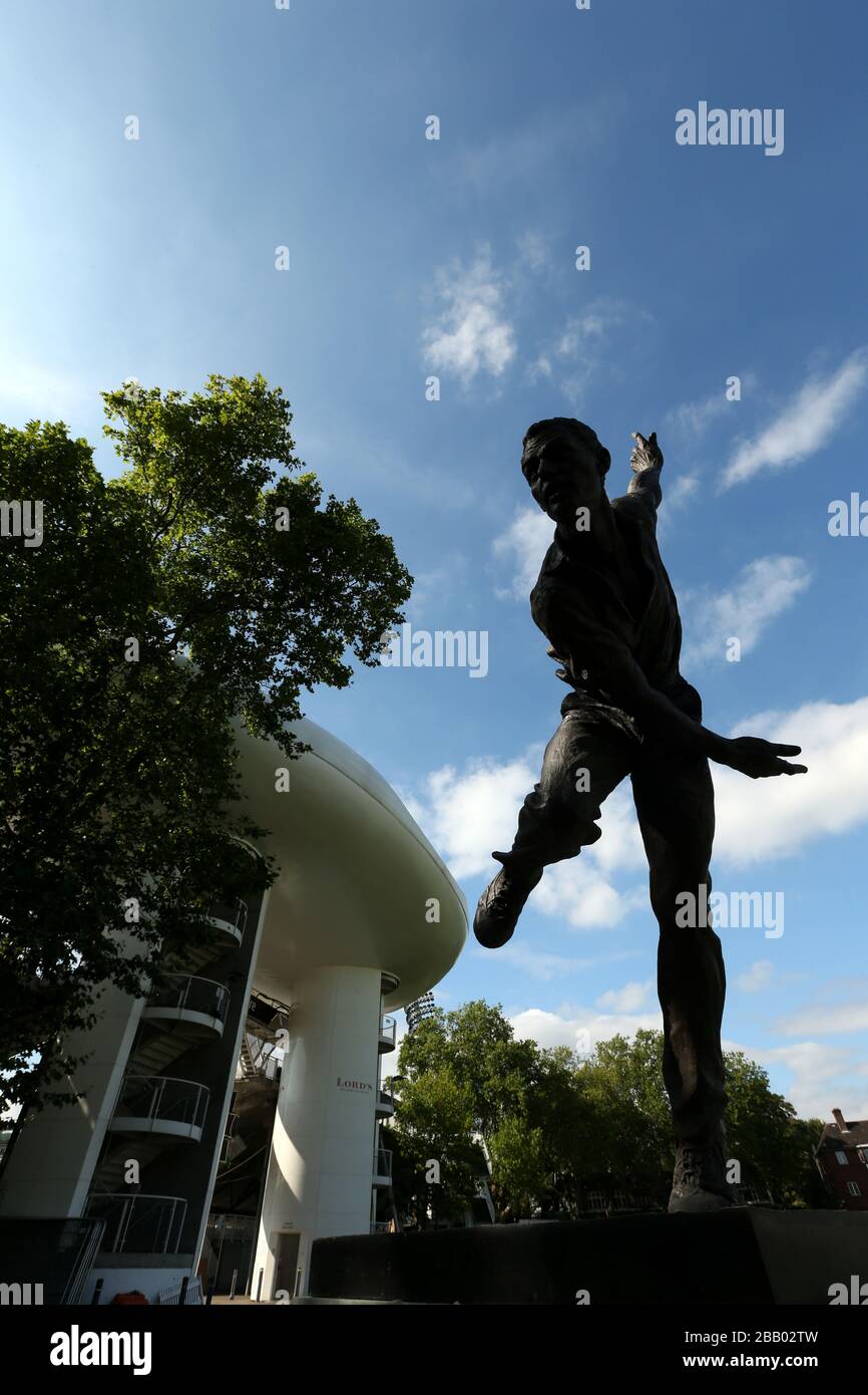 A general view cricket statue lords hi-res stock photography and images ...